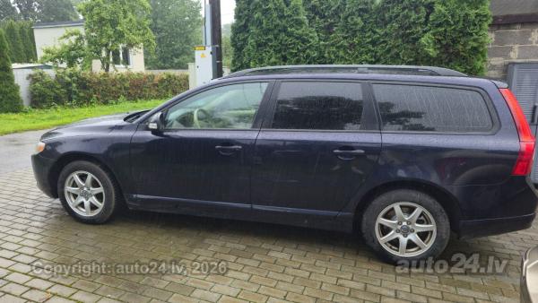 Zils Volvo V70 2009 Tallina, ar dzinēja tilpumu 2.00 L un nobraukumu 380 tūkst. km par 4500 €, foto 4 vietnē AUTOMOTO.COM.LV