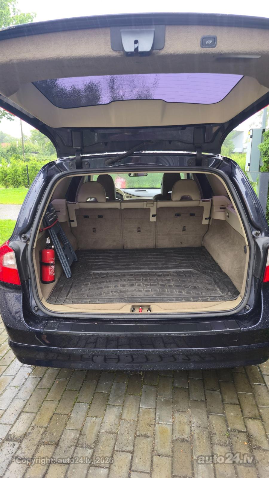 Zils Volvo V70 2009 Tallina, ar dzinēja tilpumu 2.00 L un nobraukumu 380 tūkst. km par 4500 €, foto 7 vietnē AUTOMOTO.COM.LV