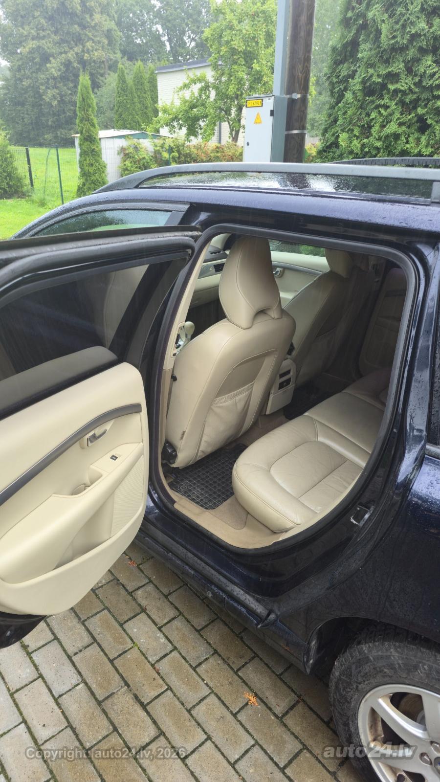 Zils Volvo V70 2009 Tallina, ar dzinēja tilpumu 2.00 L un nobraukumu 380 tūkst. km par 4500 €, foto 11 vietnē AUTOMOTO.COM.LV