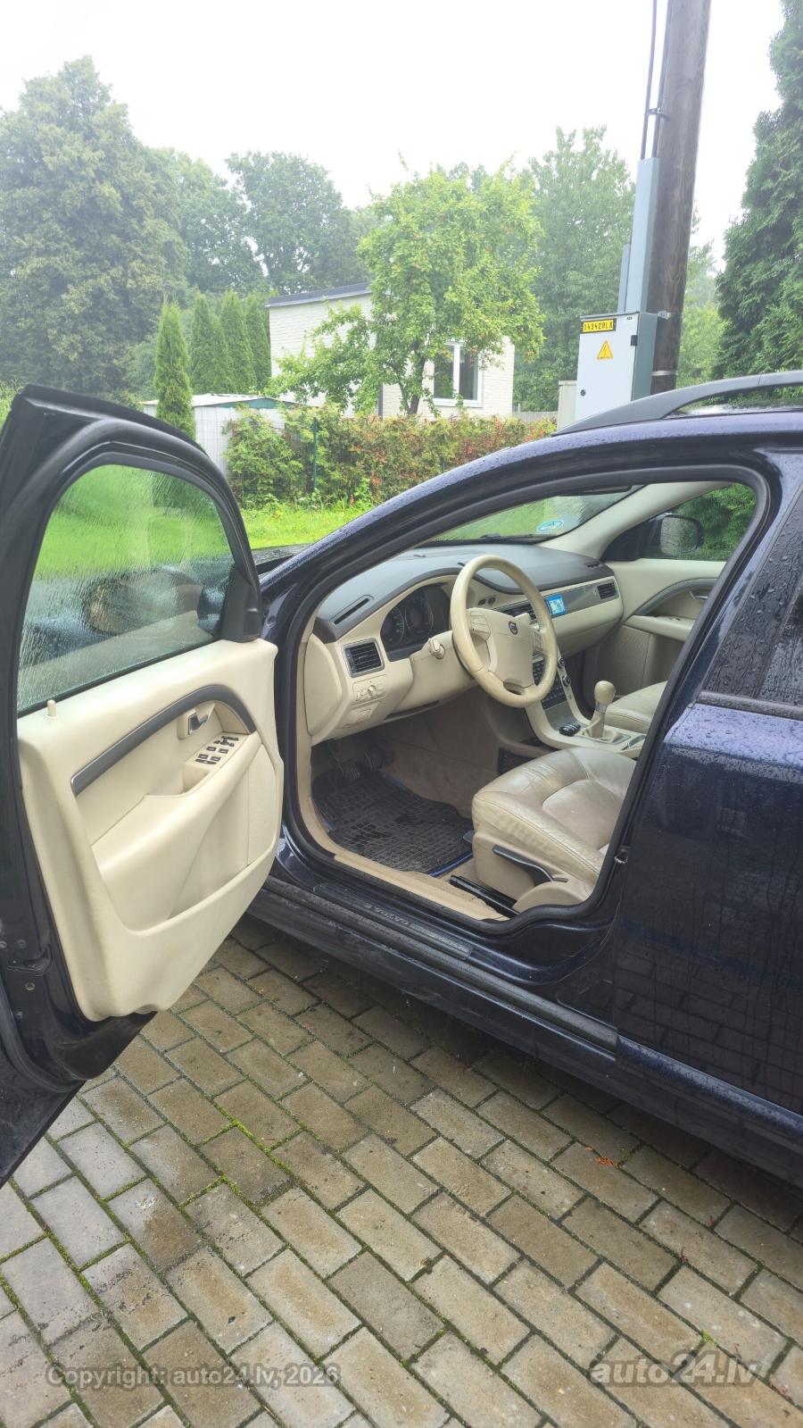 Zils Volvo V70 2009 Tallina, ar dzinēja tilpumu 2.00 L un nobraukumu 380 tūkst. km par 4500 €, foto 12 vietnē AUTOMOTO.COM.LV