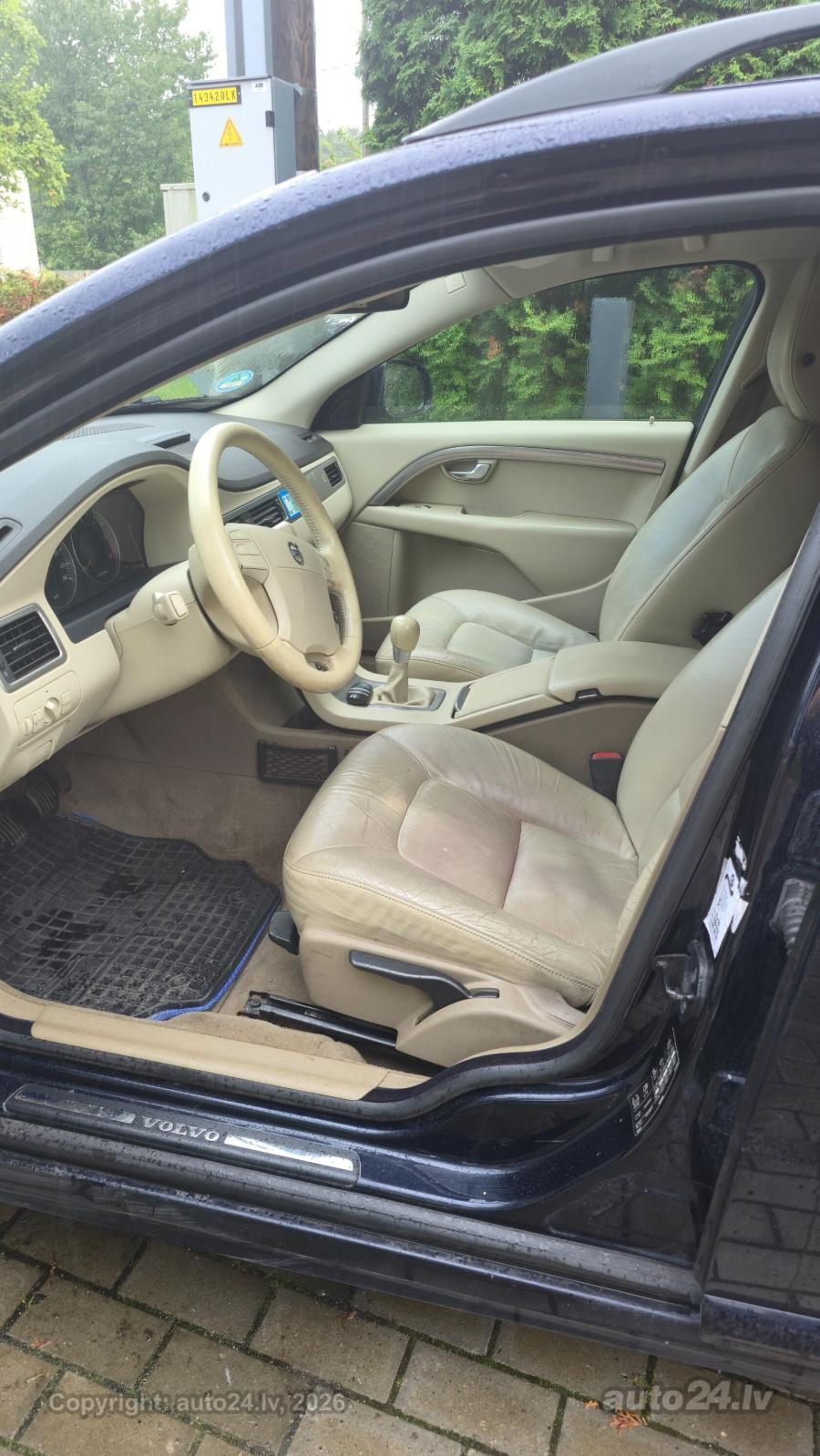 Zils Volvo V70 2009 Tallina, ar dzinēja tilpumu 2.00 L un nobraukumu 380 tūkst. km par 4500 €, foto 13 vietnē AUTOMOTO.COM.LV