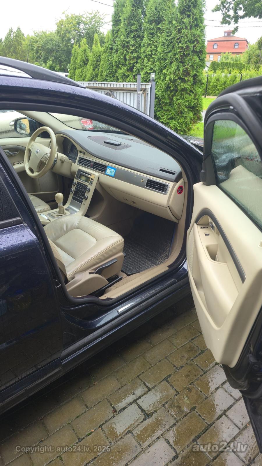 Zils Volvo V70 2009 Tallina, ar dzinēja tilpumu 2.00 L un nobraukumu 380 tūkst. km par 4500 €, foto 14 vietnē AUTOMOTO.COM.LV