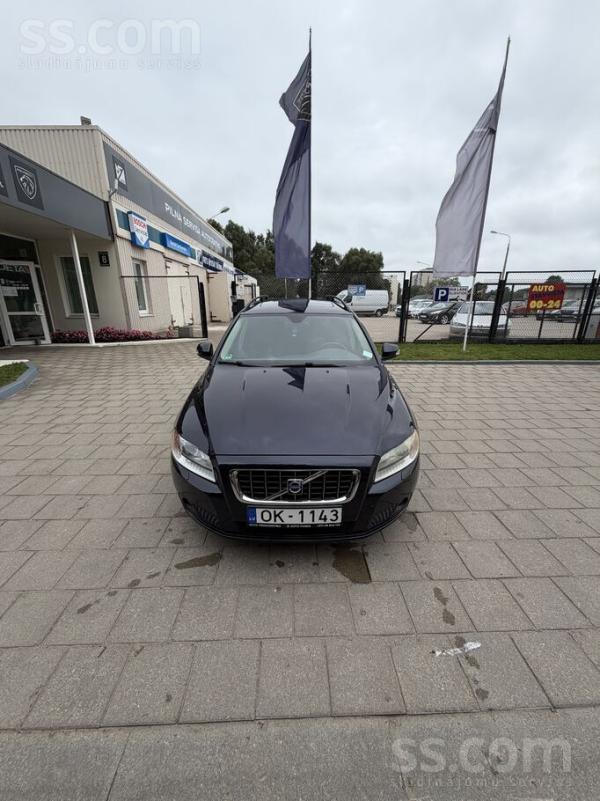 Volvo V70 2009 Liepāja vietnē Zils Volvo V70 2009 Liepāja, ar dzinēja tilpumu 2.40 L un nobraukumu 246 tūkst. km par 5400 €, foto 3 vietnē AUTOMOTO.COM.LV