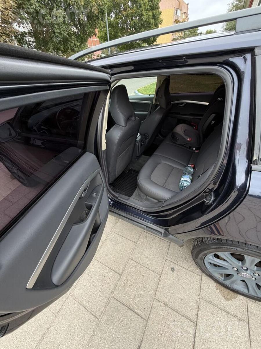 Zils Volvo V70 2009 Liepāja, ar dzinēja tilpumu 2.40 L un nobraukumu 246 tūkst. km par 5400 €, foto 8 vietnē AUTOMOTO.COM.LV