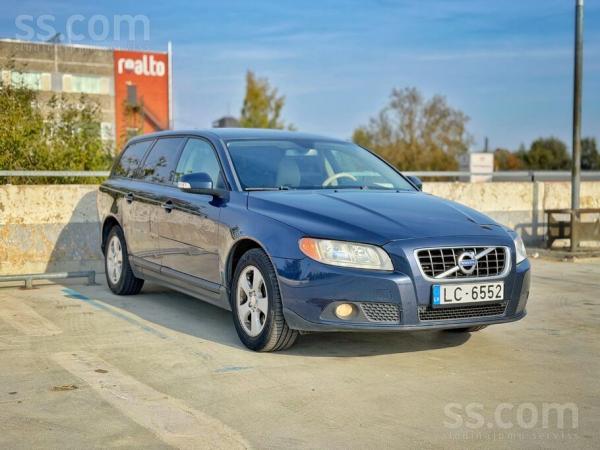 Blue Volvo V70 2009 in Riga, with an engine capacity of 2.40 L and mileage of 393 thousand km for 1995 €, photo 3 on AUTOMOTO.COM.LV