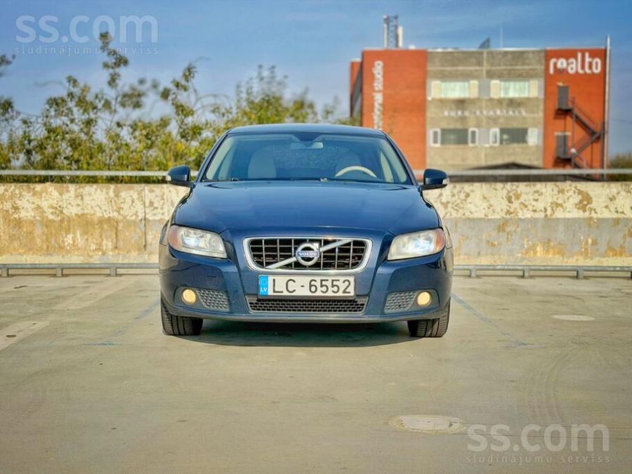 Blue Volvo V70 2009 in Riga, with an engine capacity of 2.40 L and mileage of 393 thousand km for 1995 €, photo 4 on AUTOMOTO.COM.LV