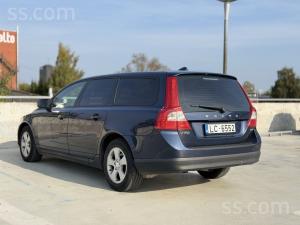 Blue Volvo V70 2009 in Riga, with an engine capacity of 2.40 L and mileage of 393 thousand km for 1995 €, photo 6 on AUTOMOTO.COM.LV