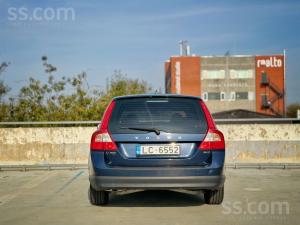 Blue Volvo V70 2009 in Riga, with an engine capacity of 2.40 L and mileage of 393 thousand km for 1995 €, photo 7 on AUTOMOTO.COM.LV