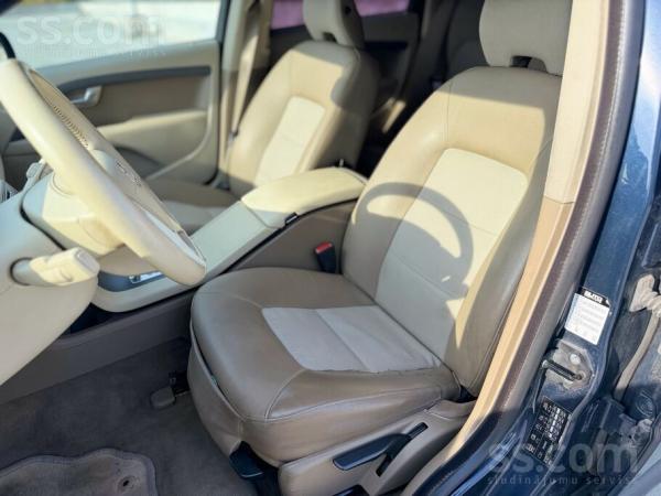 Blue Volvo V70 2009 in Riga, with an engine capacity of 2.40 L and mileage of 393 thousand km for 1995 €, photo 10 on AUTOMOTO.COM.LV