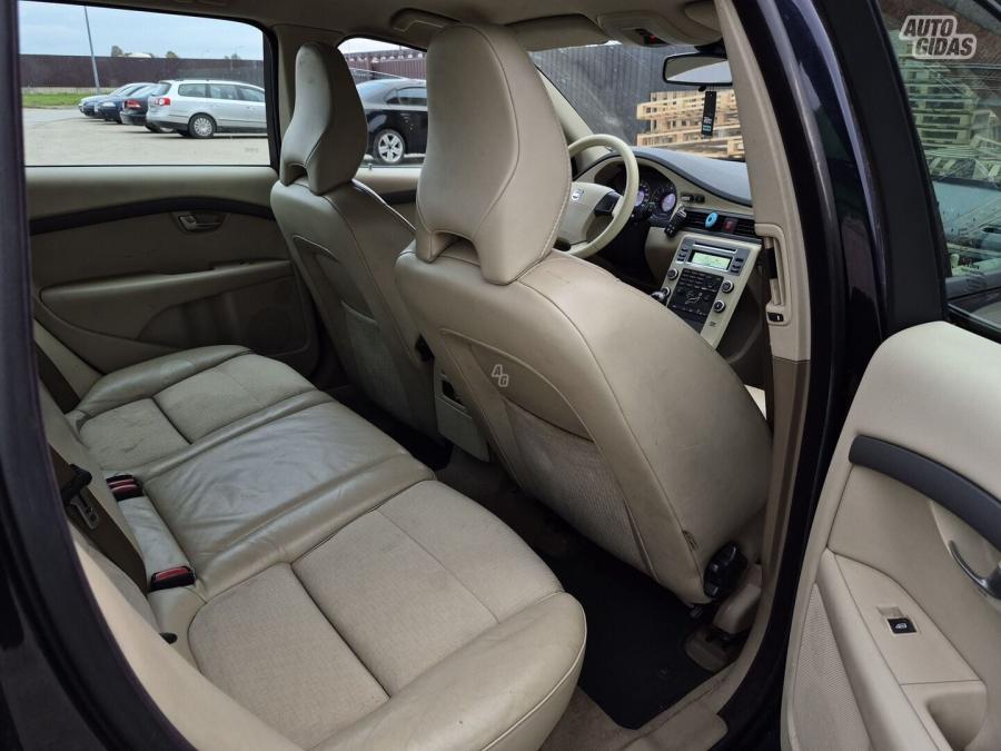Blue Volvo V70 2009 in Alytus, with an engine capacity of 2.00 L and mileage of 350 thousand km for 1900 €, photo 15 on AUTOMOTO.COM.LV