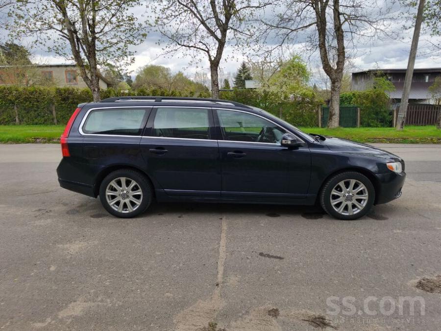 Zils Volvo V70 2010 Ogre, ar dzinēja tilpumu 2.40 L un nobraukumu 424 tūkst. km par 2000 €, foto 5 vietnē AUTOMOTO.COM.LV