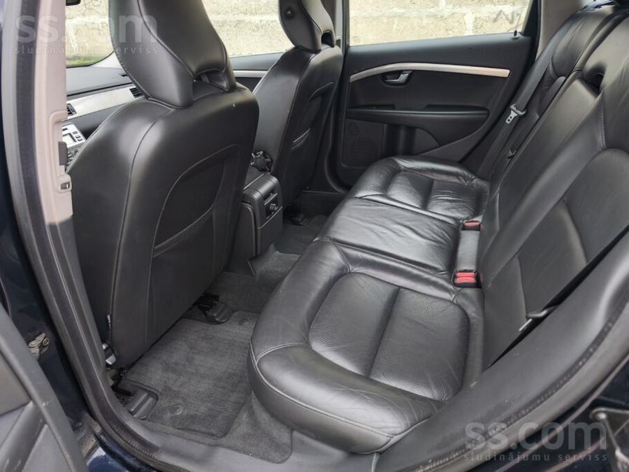 Zils Volvo V70 2010 Ogre, ar dzinēja tilpumu 2.40 L un nobraukumu 424 tūkst. km par 2000 €, foto 13 vietnē AUTOMOTO.COM.LV