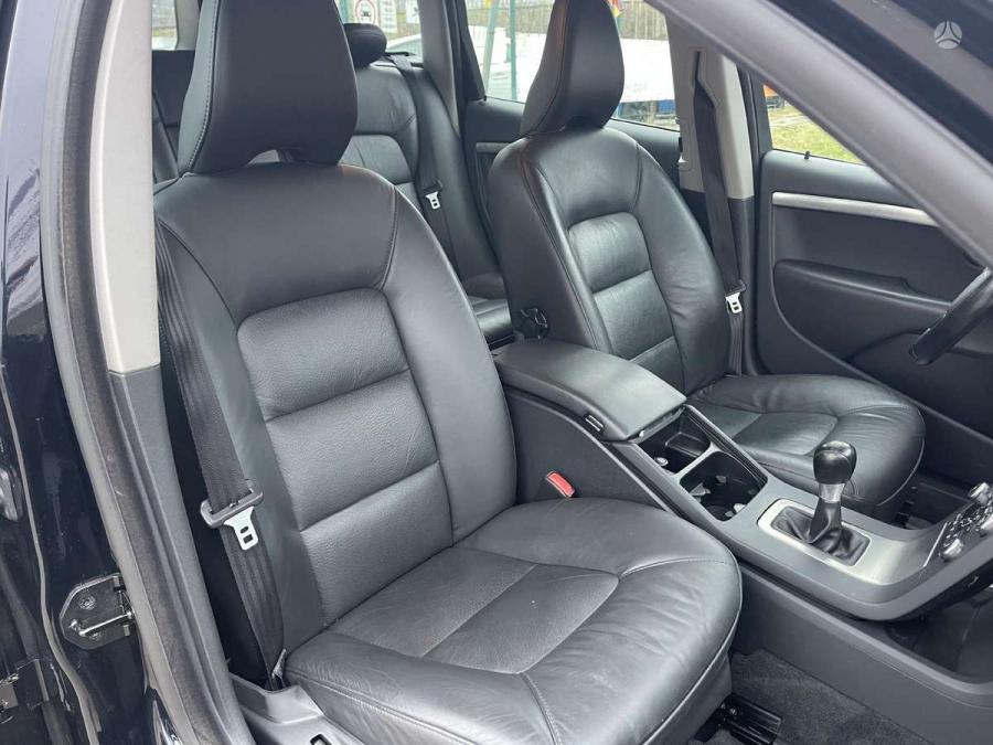 Zils Volvo V70 2010 Kauņa, ar dzinēja tilpumu 2.00 L un nobraukumu 313 tūkst. km par 3450 €, foto 28 vietnē AUTOMOTO.COM.LV