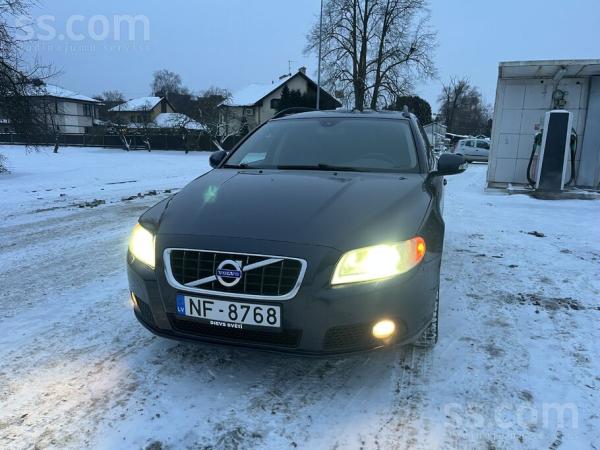 Zils Volvo V70 2010 Rīga, ar dzinēja tilpumu 2.40 L un nobraukumu 398 tūkst. km par 4999 €, foto 1 vietnē AUTOMOTO.COM.LV