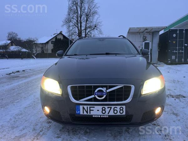 Zils Volvo V70 2010 Rīga, ar dzinēja tilpumu 2.40 L un nobraukumu 398 tūkst. km par 4999 €, foto 2 vietnē AUTOMOTO.COM.LV