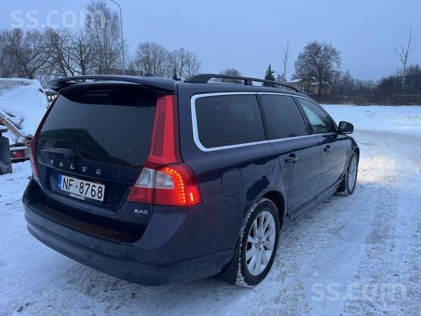 Zils Volvo V70 2010 Rīga, ar dzinēja tilpumu 2.40 L un nobraukumu 398 tūkst. km par 4999 €, foto 5 vietnē AUTOMOTO.COM.LV