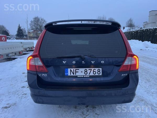 Zils Volvo V70 2010 Rīga, ar dzinēja tilpumu 2.40 L un nobraukumu 398 tūkst. km par 4999 €, foto 7 vietnē AUTOMOTO.COM.LV