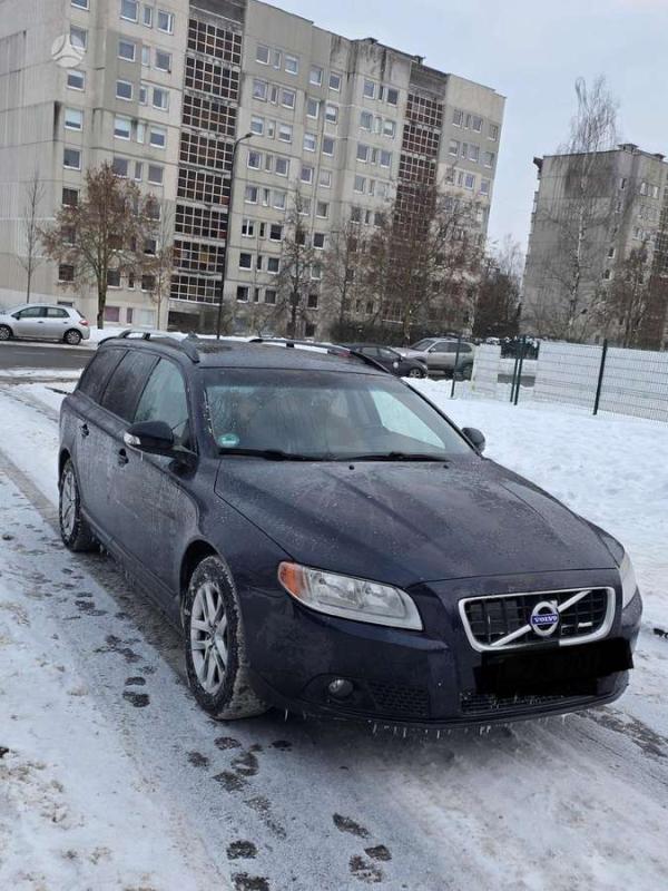 Blue Volvo V70 2010 in Vilnius, with an engine capacity of 2.40 L and mileage of 252 thousand km for 4 €, photo 1 on AUTOMOTO.COM.LV