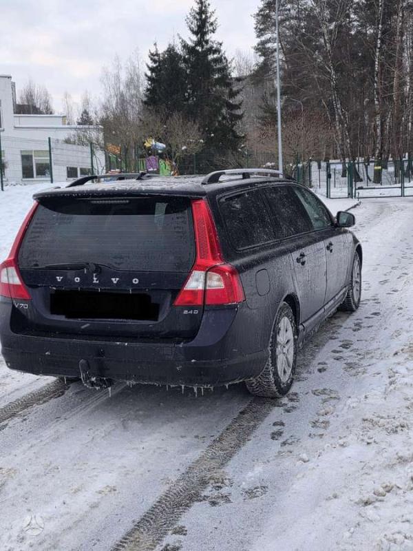 Blue Volvo V70 2010 in Vilnius, with an engine capacity of 2.40 L and mileage of 252 thousand km for 4 €, photo 5 on AUTOMOTO.COM.LV