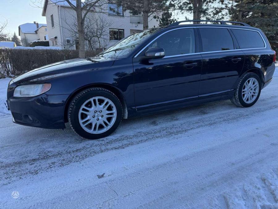 Zils Volvo V70 2010 Alīta, ar dzinēja tilpumu 2.40 L un nobraukumu 282 tūkst. km par 3450 €, foto 4 vietnē AUTOMOTO.COM.LV