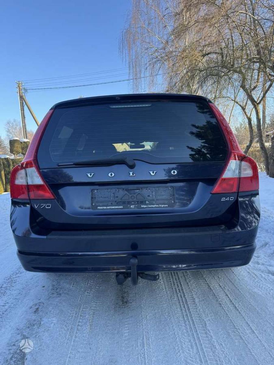 Zils Volvo V70 2010 Alīta, ar dzinēja tilpumu 2.40 L un nobraukumu 282 tūkst. km par 3450 €, foto 9 vietnē AUTOMOTO.COM.LV
