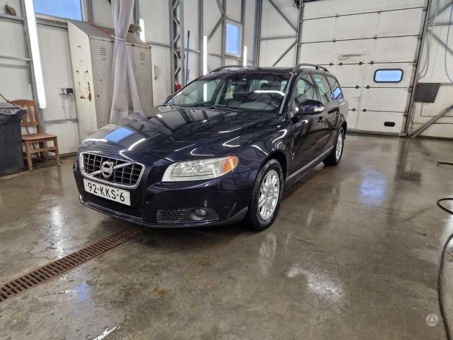 Zils Volvo V70 2010 Kauņa, ar dzinēja tilpumu 2.40 L un nobraukumu 392 tūkst. km par 4100 €, foto 1 vietnē AUTOMOTO.COM.LV