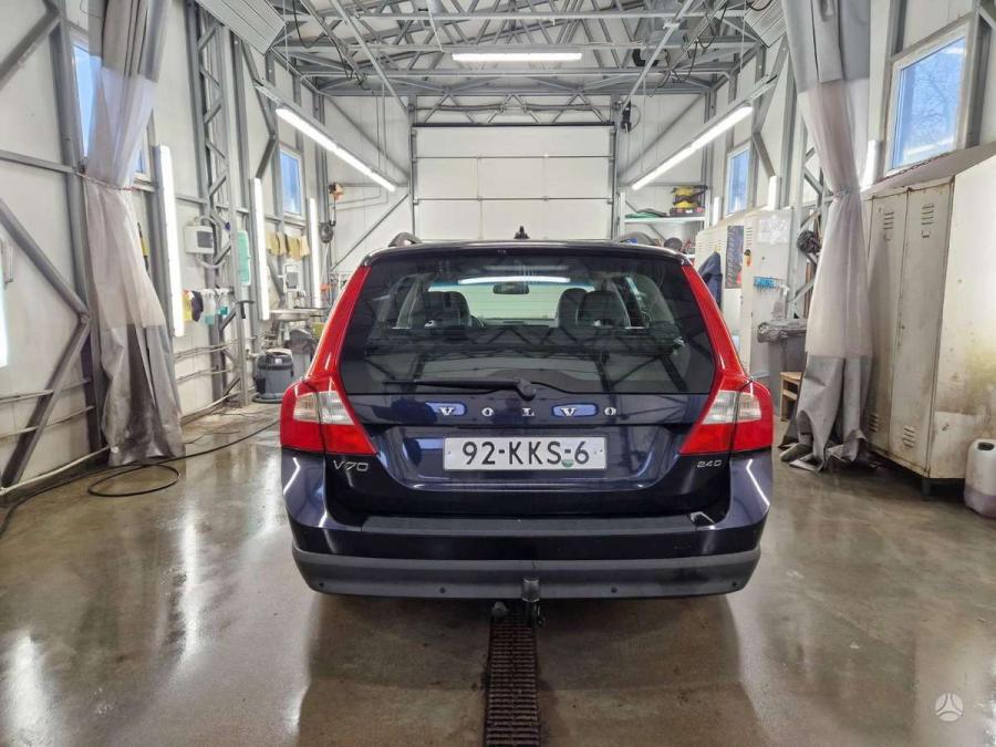 Zils Volvo V70 2010 Kauņa, ar dzinēja tilpumu 2.40 L un nobraukumu 392 tūkst. km par 4100 €, foto 4 vietnē AUTOMOTO.COM.LV