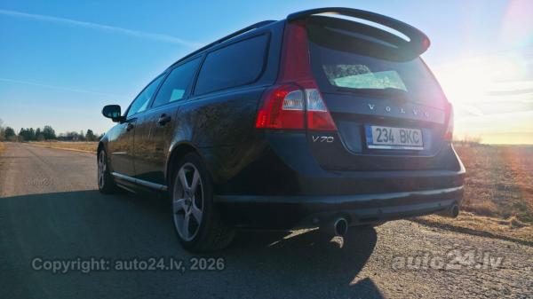 Zils Volvo V70 2010 Tallina, ar dzinēja tilpumu 2.40 L un nobraukumu 323 tūkst. km par 6500 €, foto 3 vietnē AUTOMOTO.COM.LV