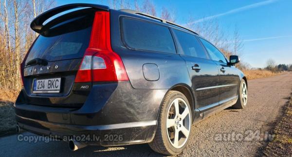 Zils Volvo V70 2010 Tallina, ar dzinēja tilpumu 2.40 L un nobraukumu 323 tūkst. km par 6500 €, foto 5 vietnē AUTOMOTO.COM.LV
