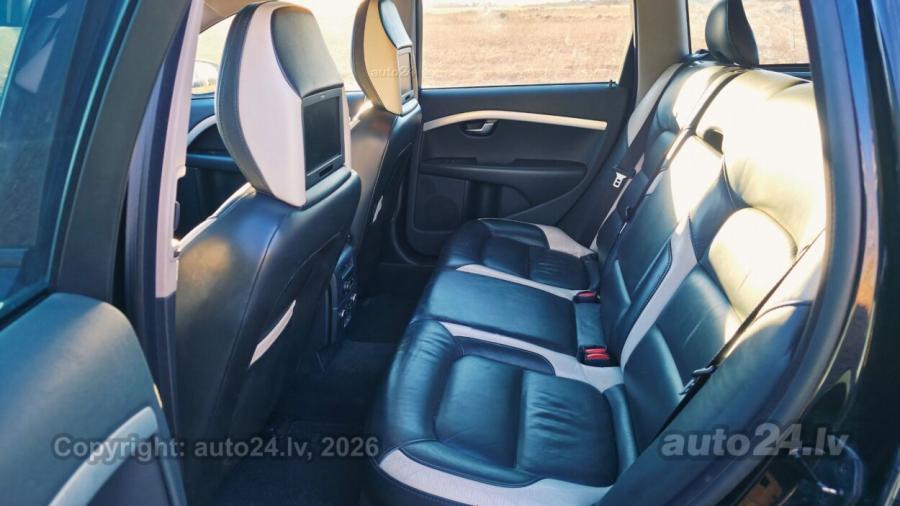 Blue Volvo V70 2010 in Tallinn, with an engine capacity of 2.40 L and mileage of 323 thousand km for 6500 €, photo 7 on AUTOMOTO.COM.LV