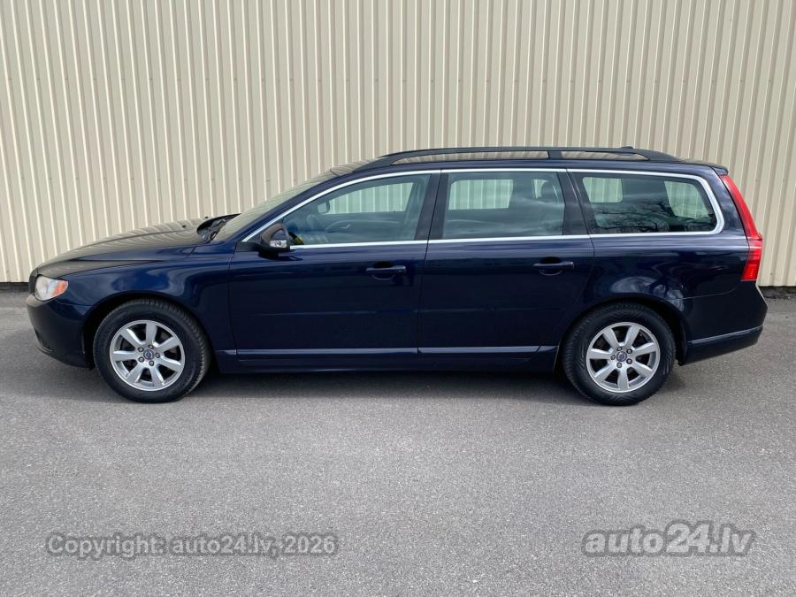 Blue Volvo V70 2010 in Paide, with an engine capacity of 2.40 L and mileage of 300 thousand km for 6600 €, photo 3 on AUTOMOTO.COM.LV