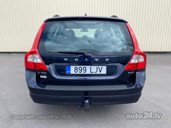 Blue Volvo V70 2010 in Paide, with an engine capacity of 2.40 L and mileage of 300 thousand km for 6600 €, photo 4 on AUTOMOTO.COM.LV