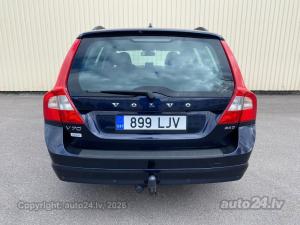 Blue Volvo V70 2010 in Paide, with an engine capacity of 2.40 L and mileage of 300 thousand km for 6600 €, photo 5 on AUTOMOTO.COM.LV