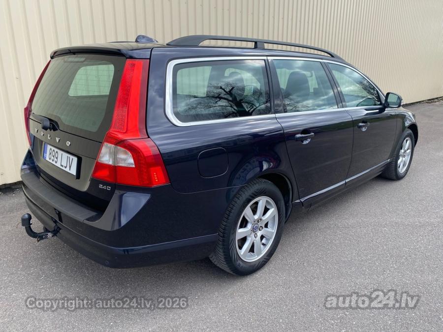 Blue Volvo V70 2010 in Paide, with an engine capacity of 2.40 L and mileage of 300 thousand km for 6600 €, photo 6 on AUTOMOTO.COM.LV