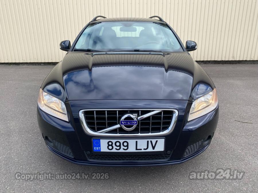 Blue Volvo V70 2010 in Paide, with an engine capacity of 2.40 L and mileage of 300 thousand km for 6600 €, photo 9 on AUTOMOTO.COM.LV