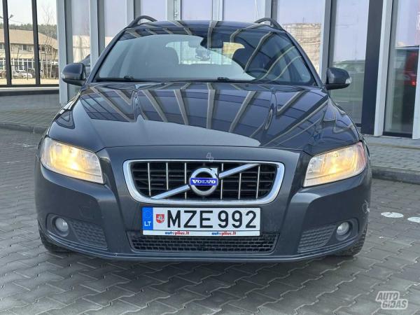 Blue Volvo V70 2010 in Vilnius, with an engine capacity of 2.40 L and mileage of 380 thousand km for 3800 €, photo 2 on AUTOMOTO.COM.LV