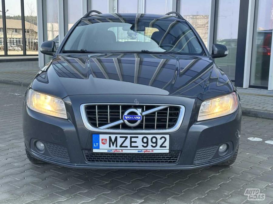 Blue Volvo V70 2010 in Vilnius, with an engine capacity of 2.40 L and mileage of 380 thousand km for 3800 €, photo 3 on AUTOMOTO.COM.LV