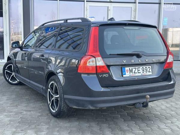 Blue Volvo V70 2010 in Vilnius, with an engine capacity of 2.40 L and mileage of 380 thousand km for 3800 €, photo 4 on AUTOMOTO.COM.LV