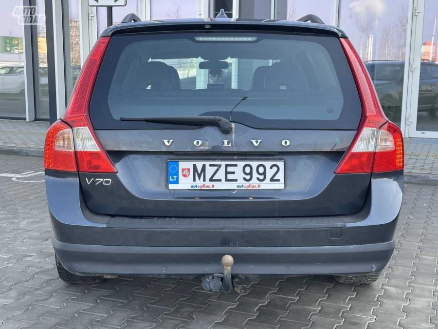 Blue Volvo V70 2010 in Vilnius, with an engine capacity of 2.40 L and mileage of 380 thousand km for 3800 €, photo 6 on AUTOMOTO.COM.LV