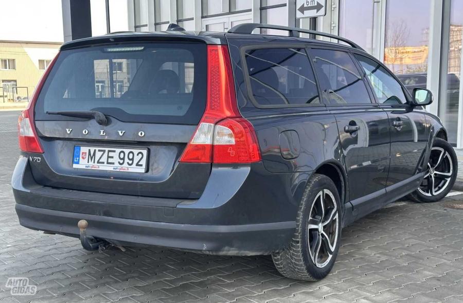 Blue Volvo V70 2010 in Vilnius, with an engine capacity of 2.40 L and mileage of 380 thousand km for 3800 €, photo 7 on AUTOMOTO.COM.LV