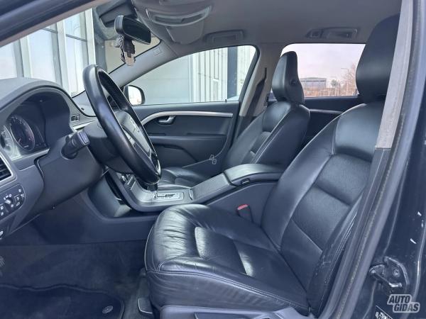 Blue Volvo V70 2010 in Vilnius, with an engine capacity of 2.40 L and mileage of 380 thousand km for 3800 €, photo 7 on AUTOMOTO.COM.LV