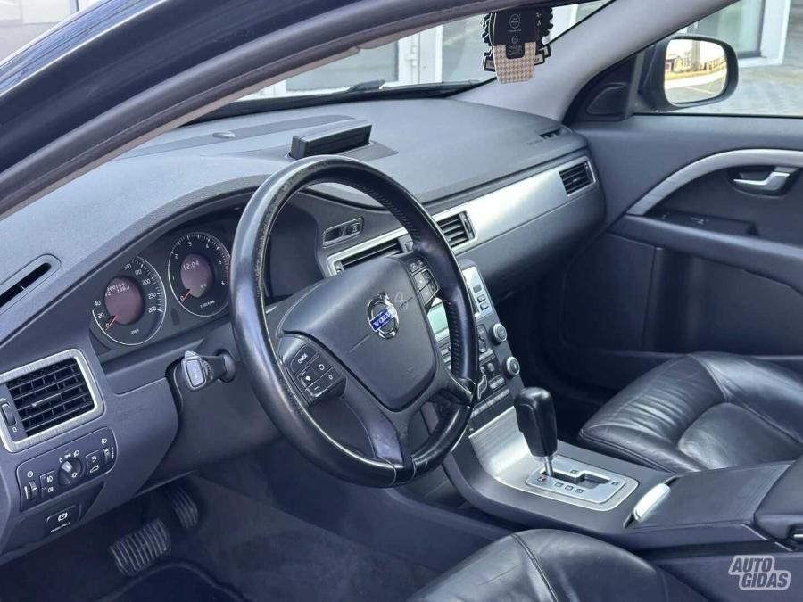 Blue Volvo V70 2010 in Vilnius, with an engine capacity of 2.40 L and mileage of 380 thousand km for 3800 €, photo 9 on AUTOMOTO.COM.LV