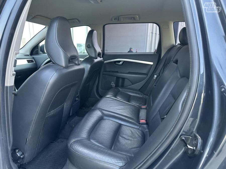 Blue Volvo V70 2010 in Vilnius, with an engine capacity of 2.40 L and mileage of 380 thousand km for 3800 €, photo 10 on AUTOMOTO.COM.LV