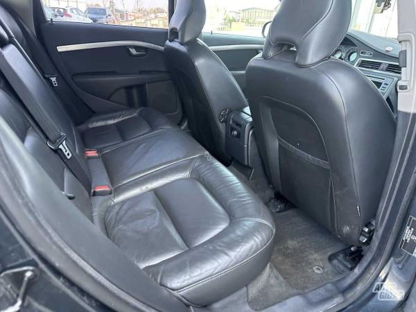 Blue Volvo V70 2010 in Vilnius, with an engine capacity of 2.40 L and mileage of 380 thousand km for 3800 €, photo 10 on AUTOMOTO.COM.LV