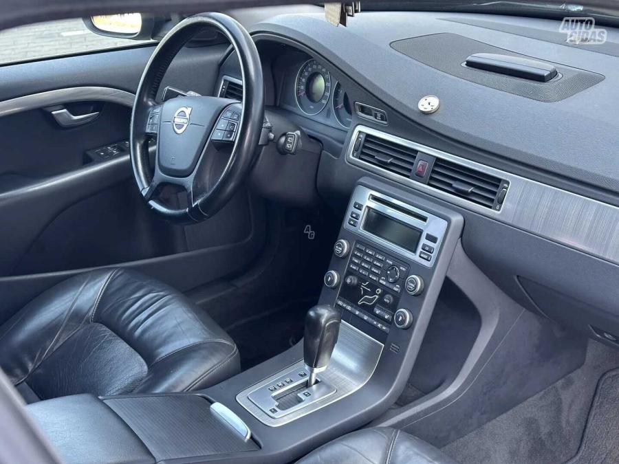 Blue Volvo V70 2010 in Vilnius, with an engine capacity of 2.40 L and mileage of 380 thousand km for 3800 €, photo 13 on AUTOMOTO.COM.LV