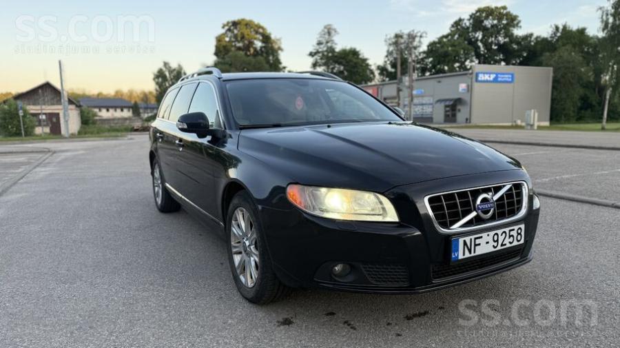 Blue Volvo V70 2010 in Riga, with an engine capacity of 2.40 L and mileage of 331 thousand km for 4650 €, photo 1 on AUTOMOTO.COM.LV