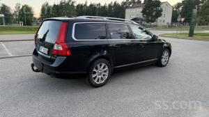 Blue Volvo V70 2010 in Riga, with an engine capacity of 2.40 L and mileage of 331 thousand km for 4650 €, photo 3 on AUTOMOTO.COM.LV