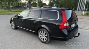 Blue Volvo V70 2010 in Riga, with an engine capacity of 2.40 L and mileage of 331 thousand km for 4650 €, photo 4 on AUTOMOTO.COM.LV