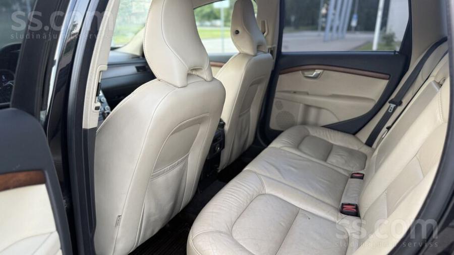Blue Volvo V70 2010 in Riga, with an engine capacity of 2.40 L and mileage of 331 thousand km for 4650 €, photo 6 on AUTOMOTO.COM.LV