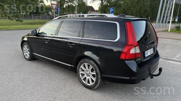 Zils Volvo V70 2010 Rīga, ar dzinēja tilpumu 2.40 L un nobraukumu 331 tūkst. km par 4250 €, foto 3 vietnē AUTOMOTO.COM.LV